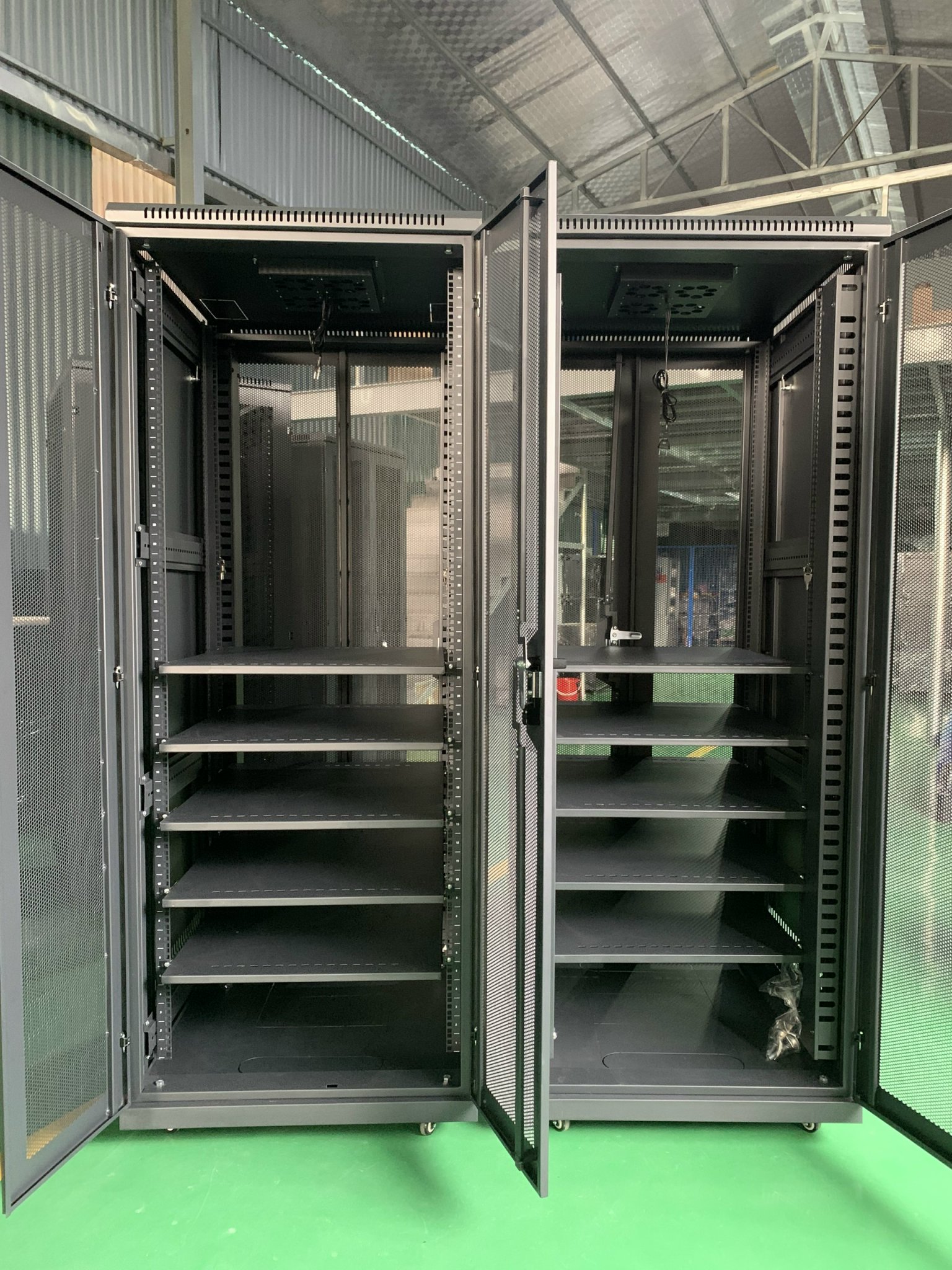 Thông số kĩ thuật các loại tủ rack, tủ mạng 32U thông dụng hiện nay