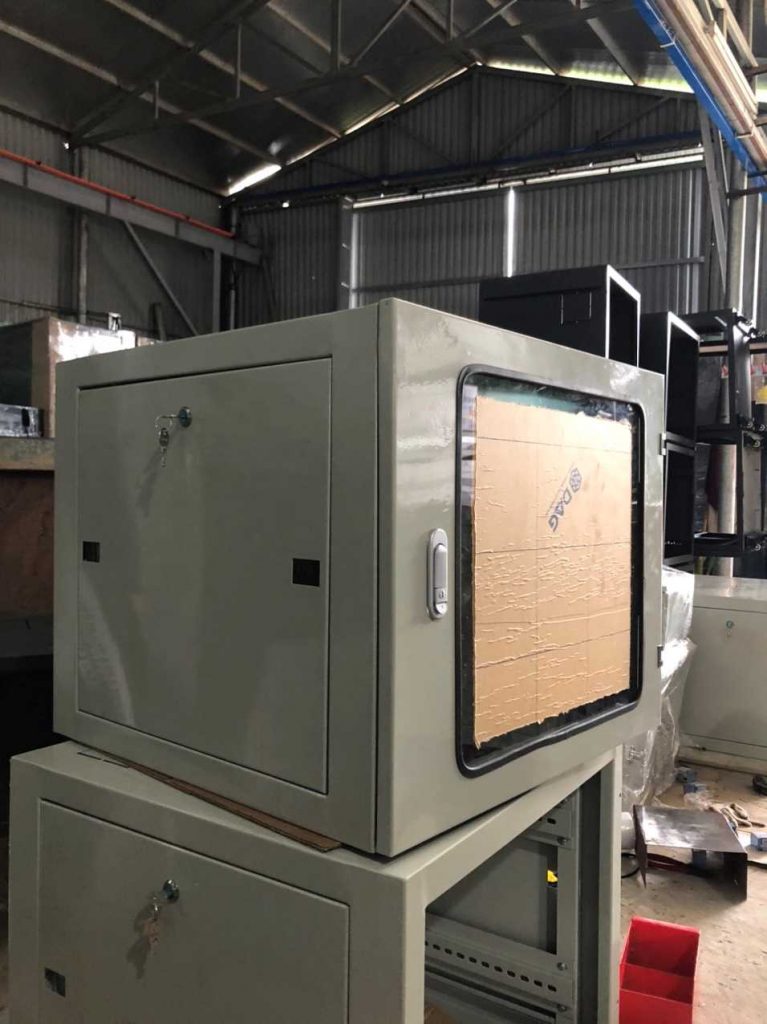 Tìm hiểu chiếc tủ rack, tủ mạng 9U chất lượng cao, giá rẻ hãng SeArack.