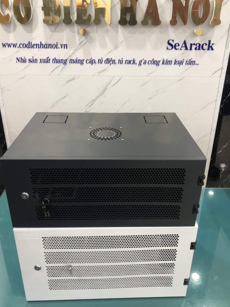 Tủ rack 4U D400 chất lượng cao, mẫu mã đẹp, giá thành rẻ hãng SeArack.