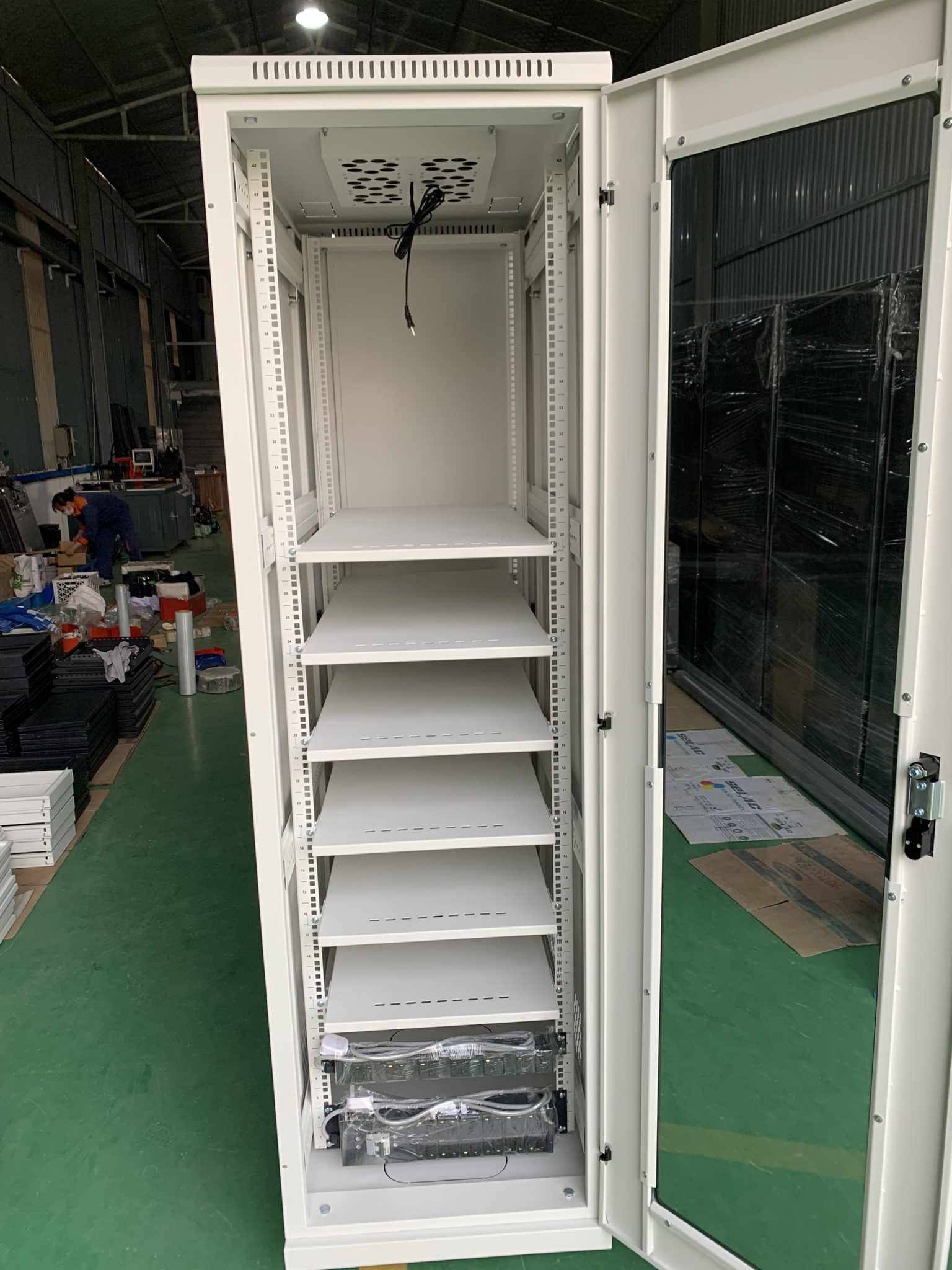 Tủ rack, tủ mạng 42U D1000 màu trắng cánh kính » Cơ Điện Hà Nội