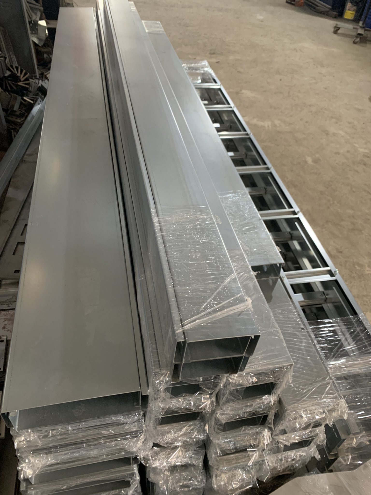 Lí do tại sao quý khách lên sử dụng máng cáp tôn zam?